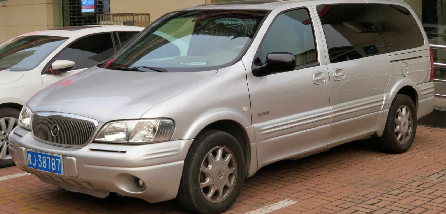 Buick GL8 2000 Minivan 172 Hp Features And Specs