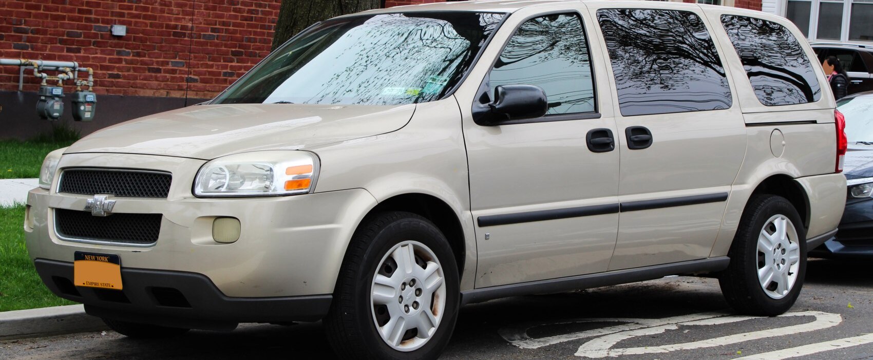 Chevrolet Uplander 2004 Minivan 203 Hp Features And Specs