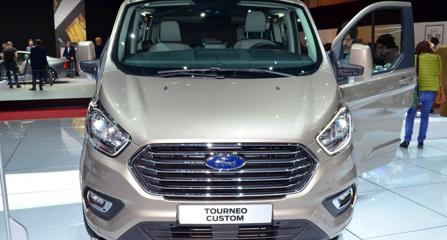 Ford Tourneo Custom 2020 Minivan 130 Hp Features And Specs