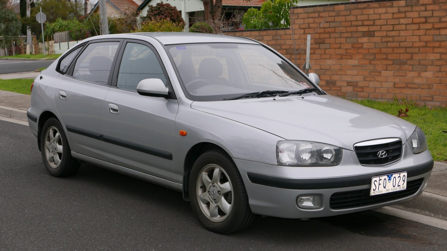 Hyundai Elantra 2000 Hatchback 132 Hp Features And Specs