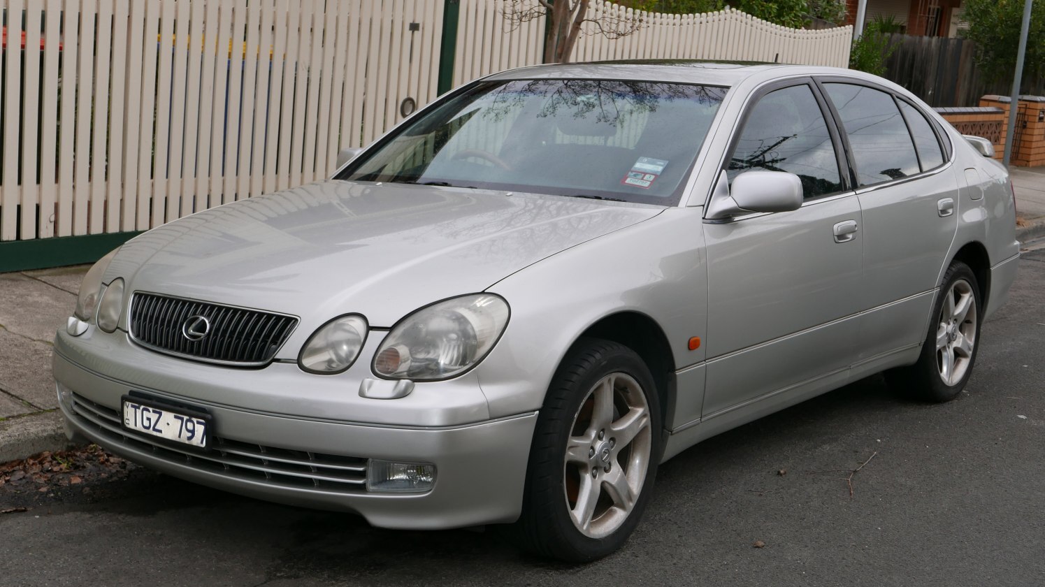Lexus GS 2000 Sedan 220 Hp Features And Specs