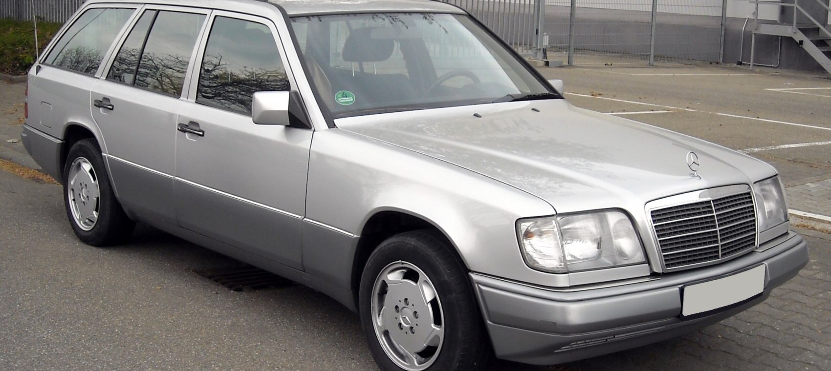 Mercedes-Benz E-class 1993 Station Wagon (estate) 136 Hp Features And Specs