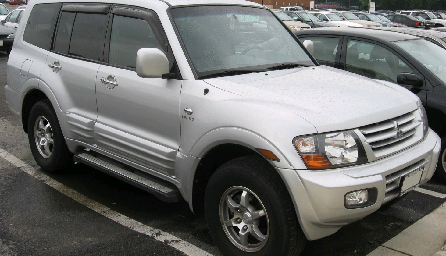 Mitsubishi Montero 2000 SUV 202 Hp Features And Specs