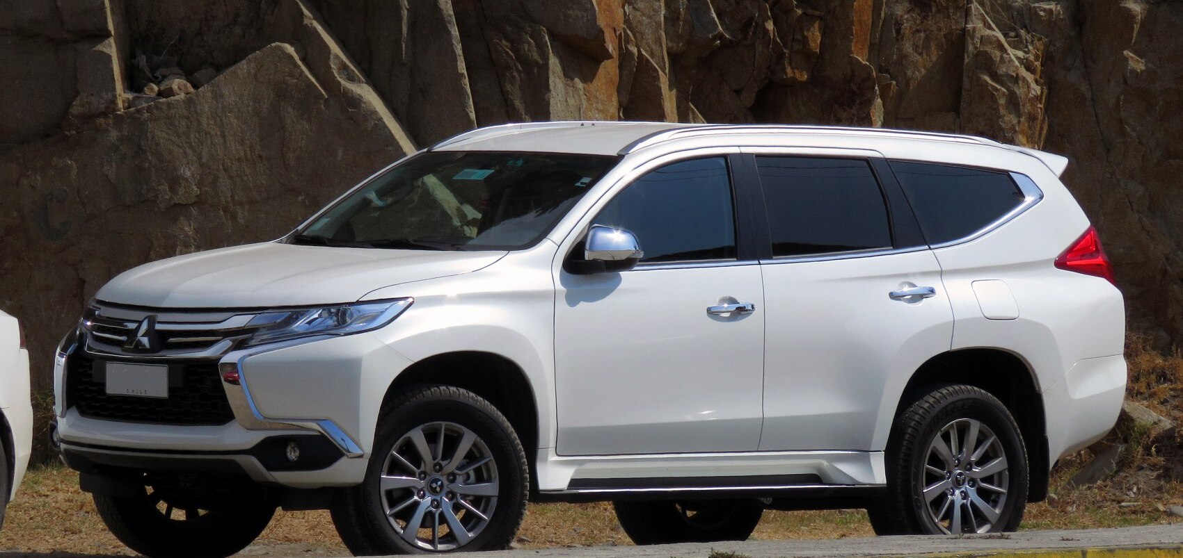 Mitsubishi Montero Sport 2015 Off-road Vehicle, SUV 136 Hp Features And Specs