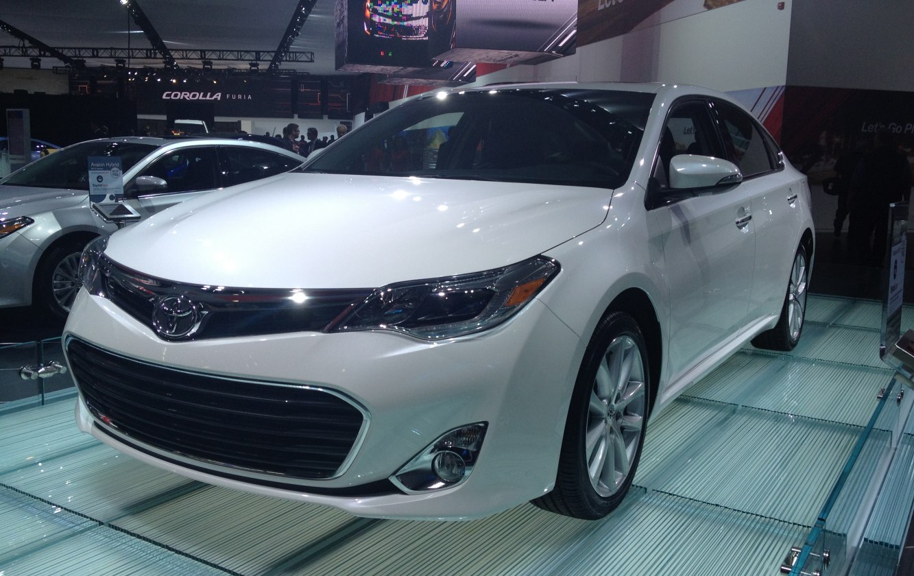 Toyota Avalon 2012 Sedan 203 Hp Features And Specs [2024]