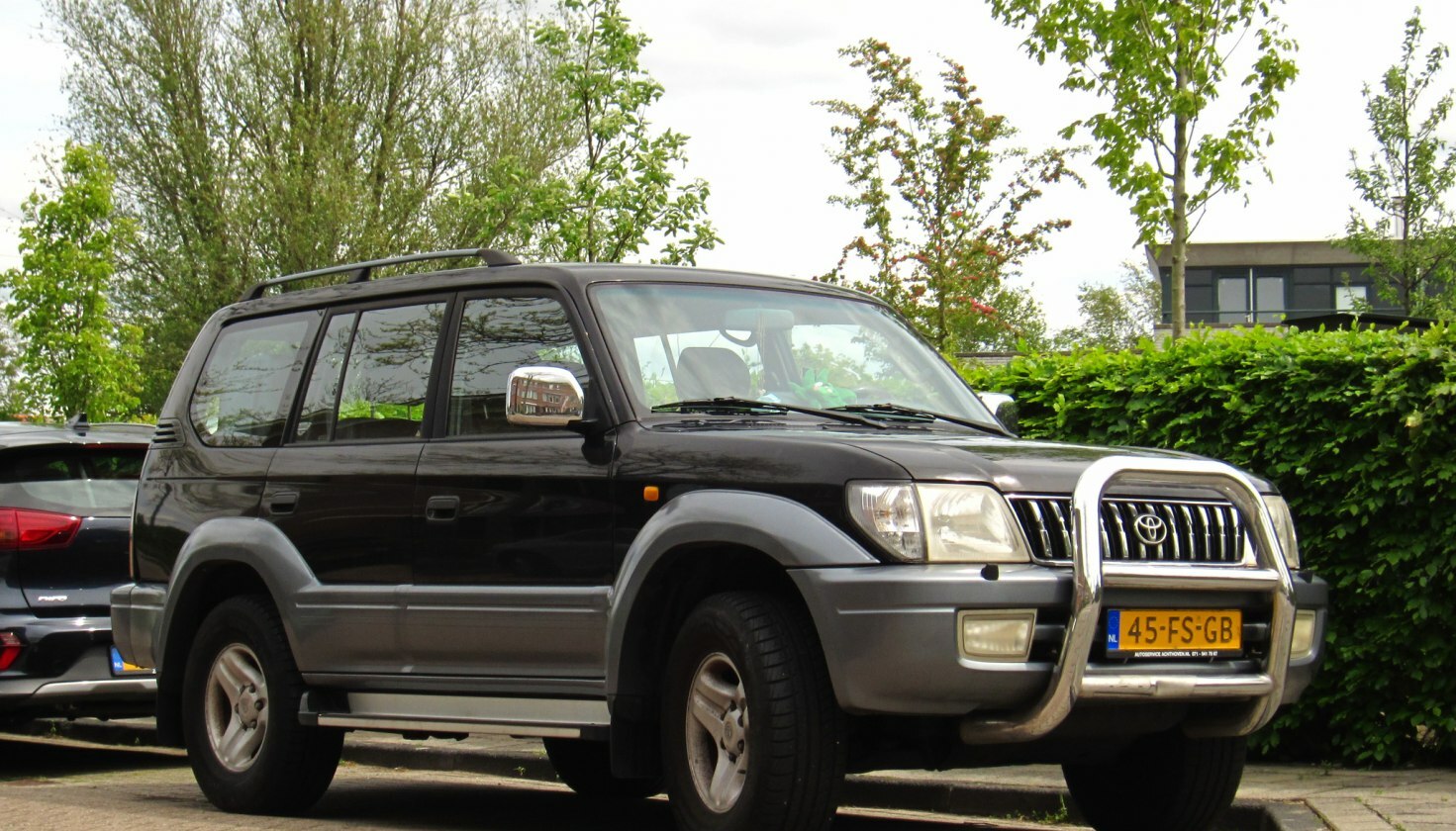 Toyota Land Cruiser Prado 2000 SUV 145 Hp Features And Specs