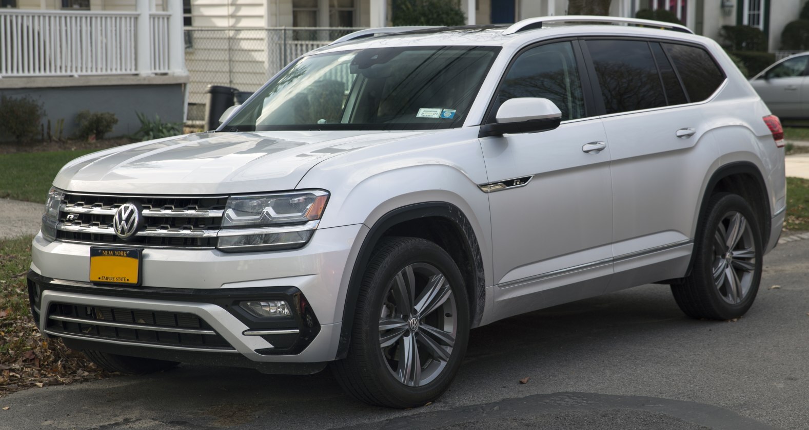 Volkswagen Atlas 2017 SUV 276 Hp Features And Specs [2024]