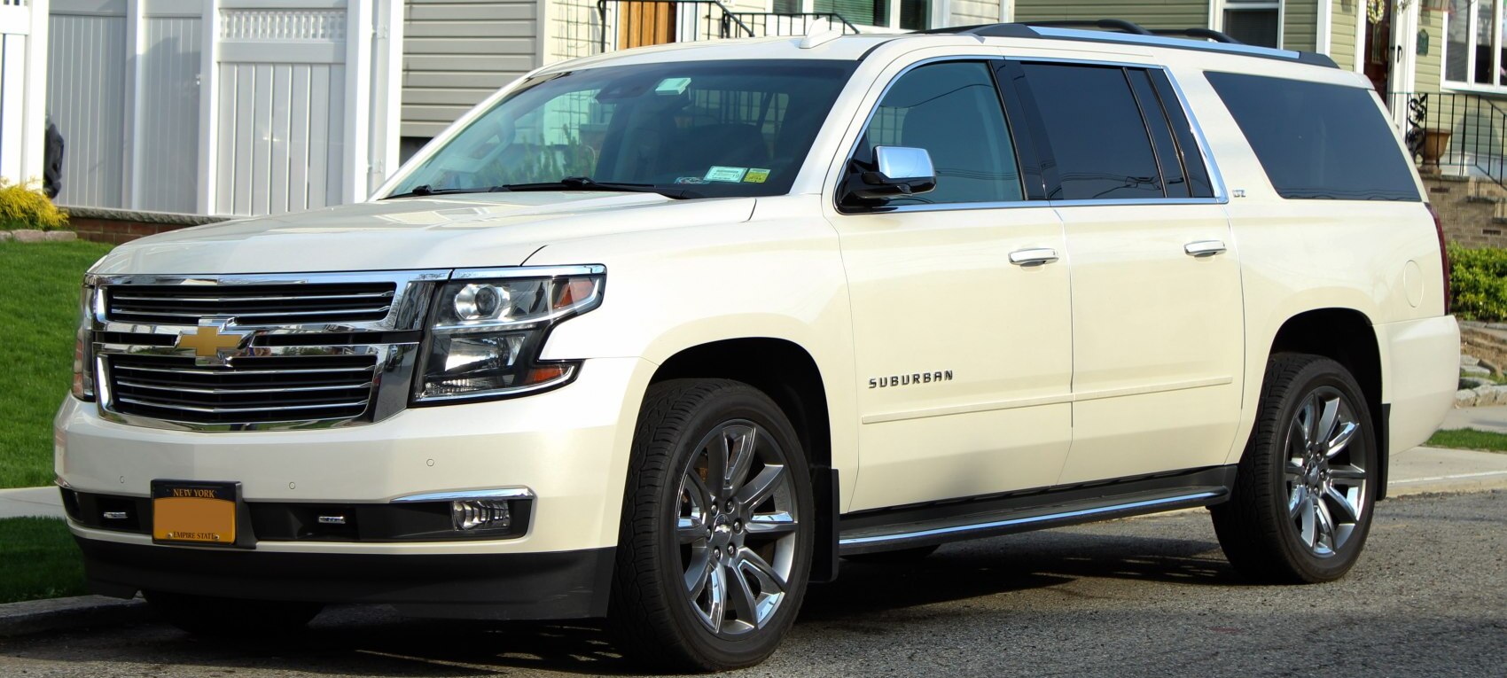 Chevrolet Suburban 2014 SUV 355 Hp Features And Specs [2024]