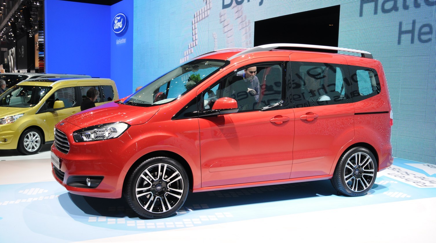 Ford Tourneo Courier 2014 MPV 75 Hp Features And Specs [2024]