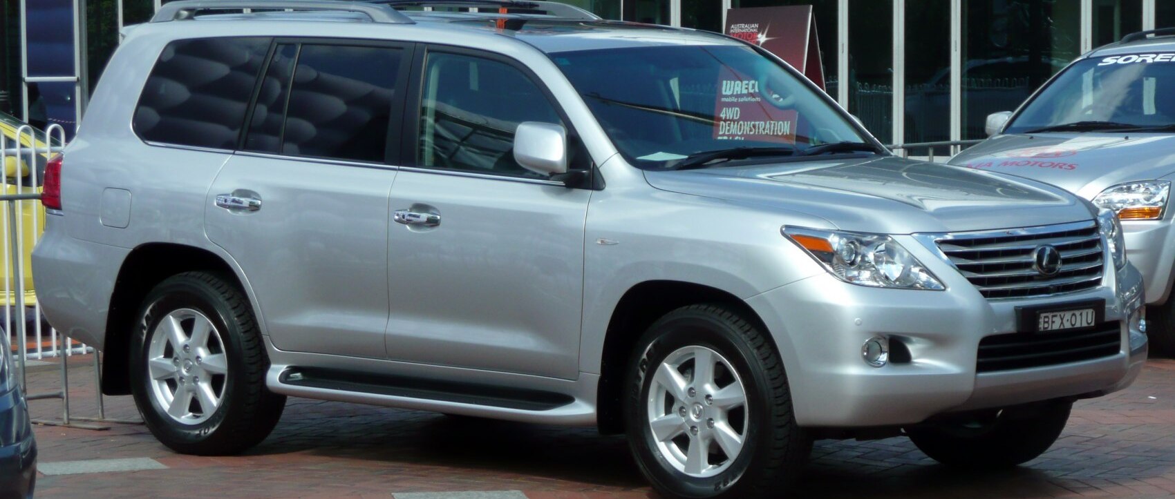 Lexus LX 2007 SUV 383 Hp Features And Specs