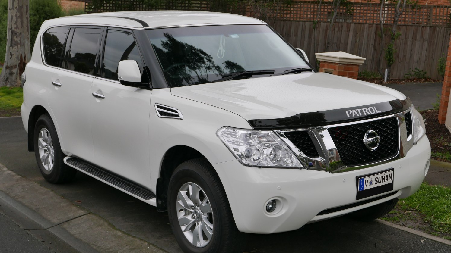 Nissan Patrol 2010 SUV 400 Hp Features And Specs [2024]