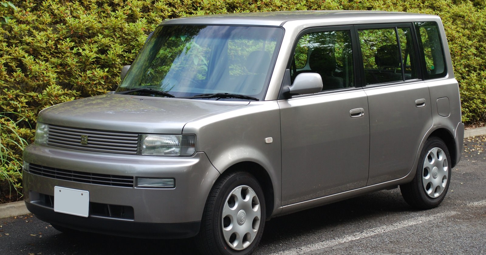 Toyota BB 2000 Minivan 105 Hp Features And Specs