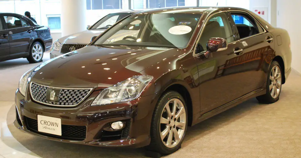 Toyota Crown 2008 Sedan 215 Hp Features And Specs