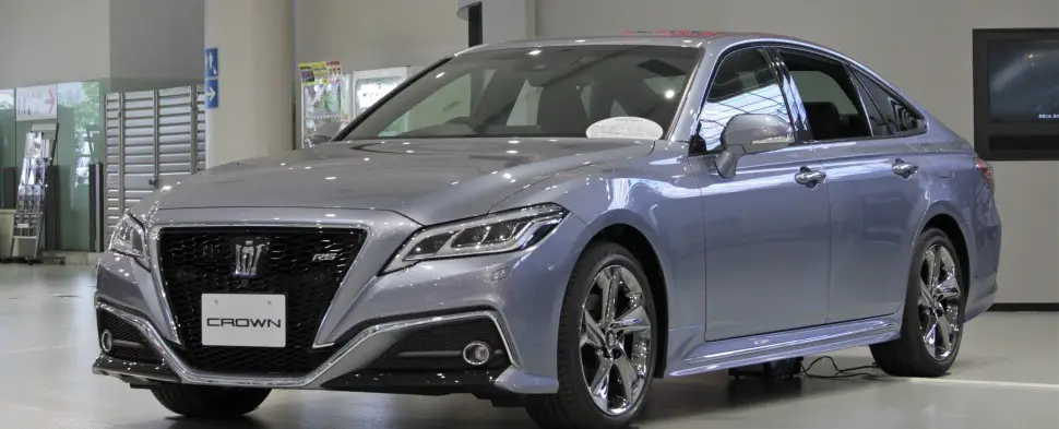 Toyota Crown 2018 Sedan 226 Hp Features And Specs