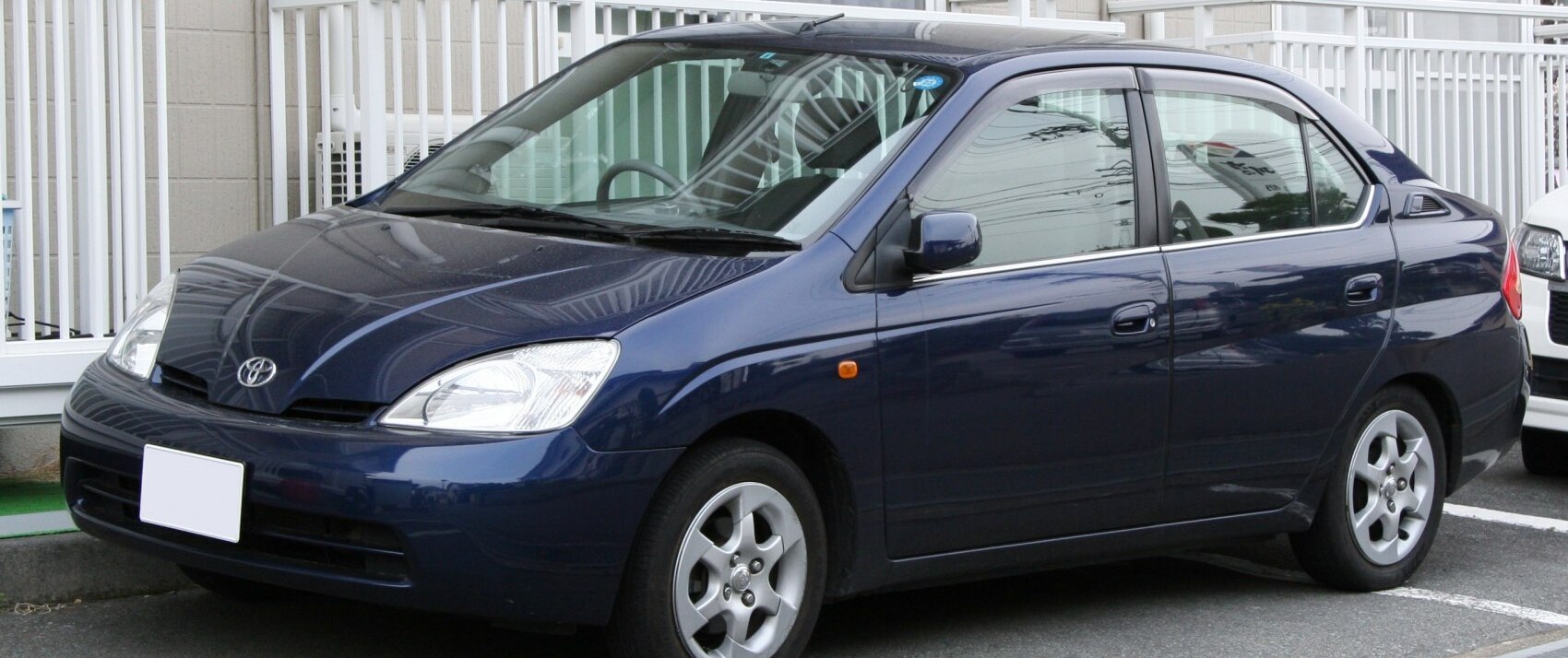Toyota Prius 2000 Sedan 101 Hp Features And Specs