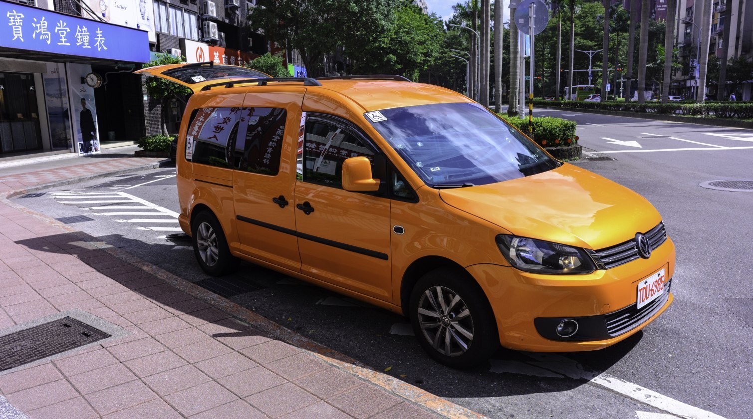 Volkswagen Caddy 2012 Minivan 170 Hp Features And Specs