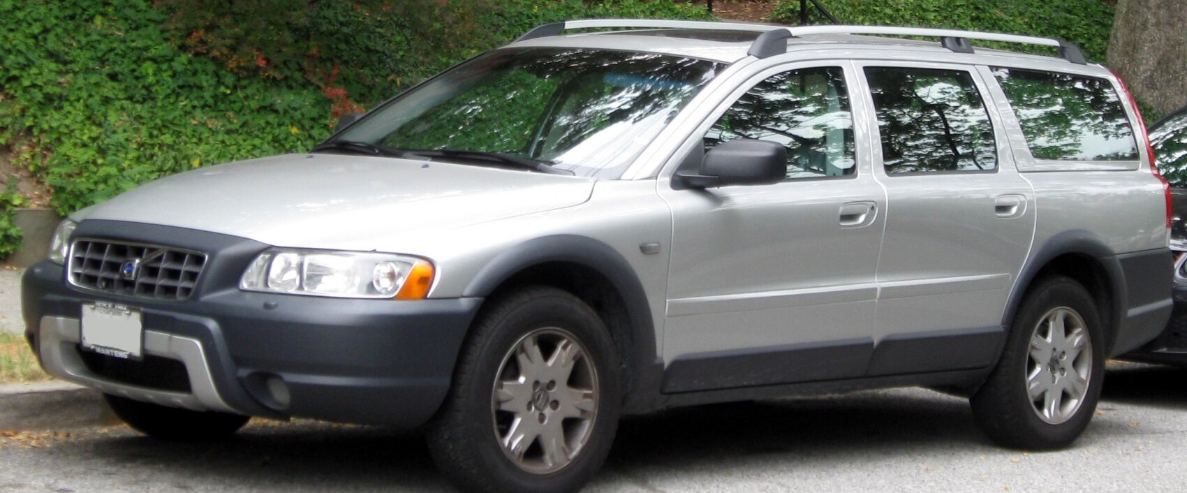 Volvo XC70 2005 Station Wagon (estate), Crossover 185 Hp Features And Specs