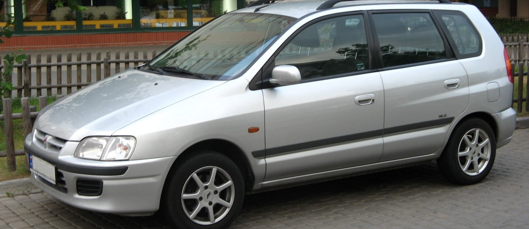 Mitsubishi Space Star 2001 Minivan 115 Hp Features And Specs [2024]